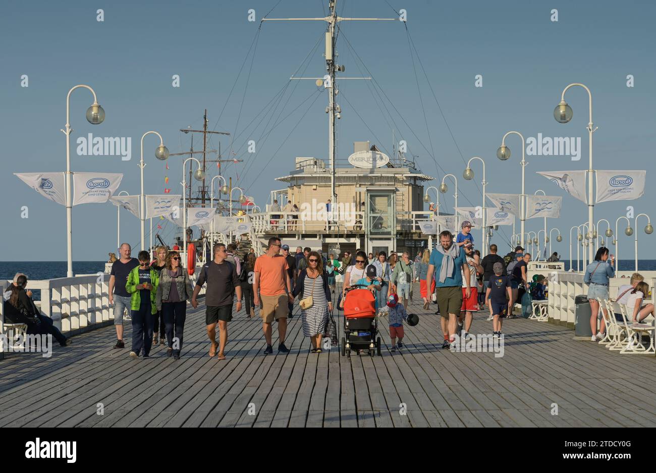 Touristen, Seebrücke - Sopot Molo, Zoppot, Woiwodschaft Pommern, Polen ...