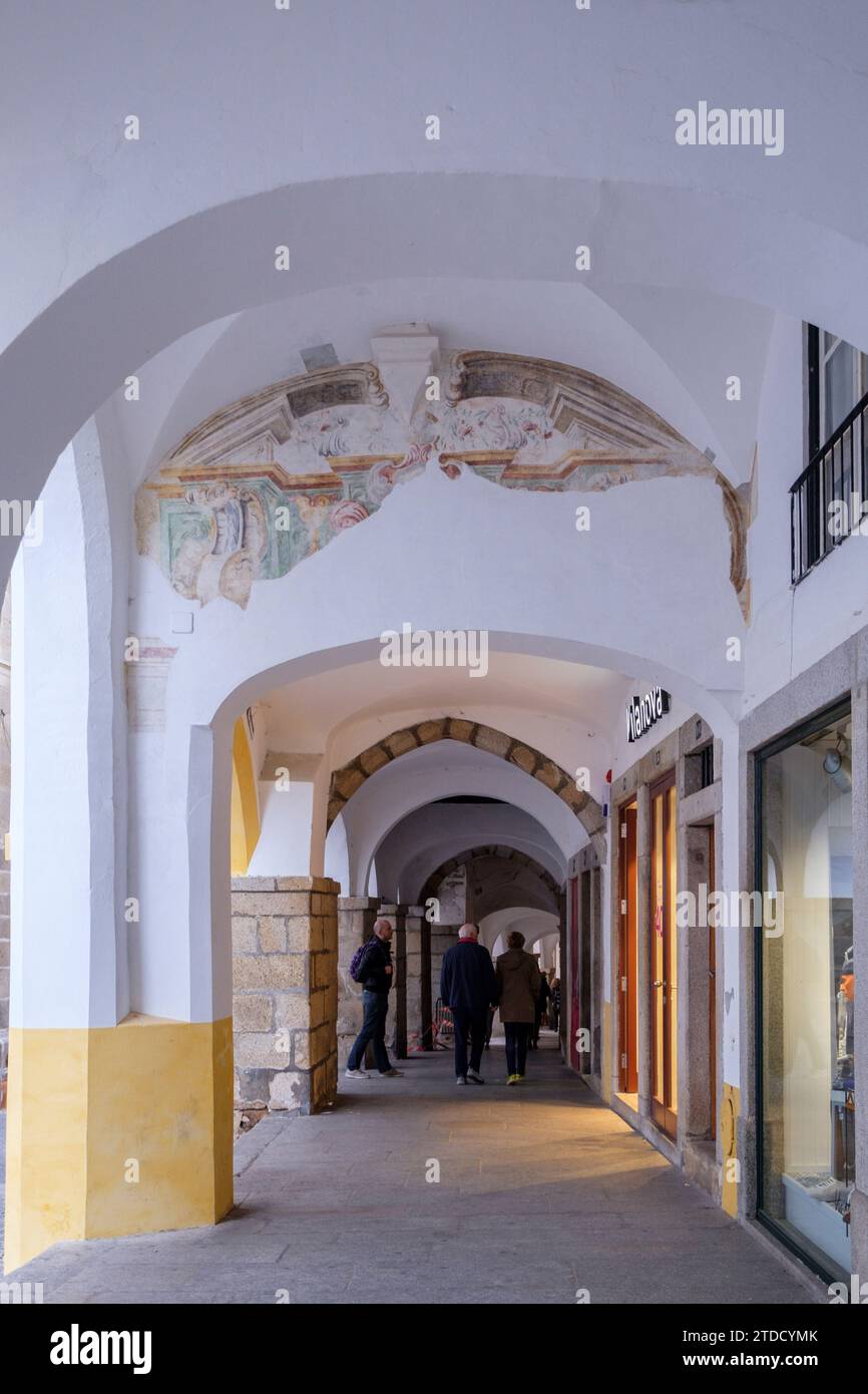 Arcadas antiguas hi-res stock photography and images - Alamy