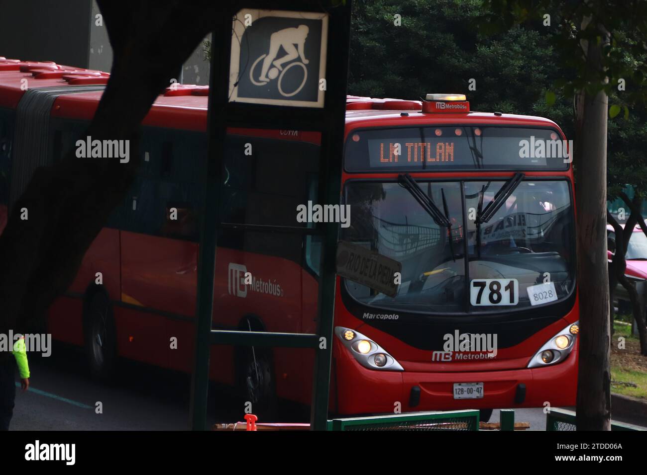 Releveling work metrobus hi-res stock photography and images - Alamy
