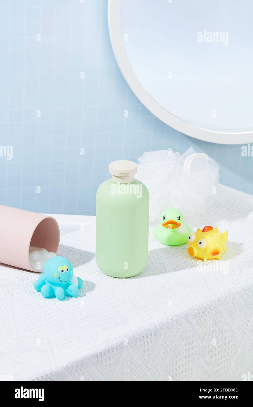 White bathtub enclosure hi-res stock photography and images - Alamy