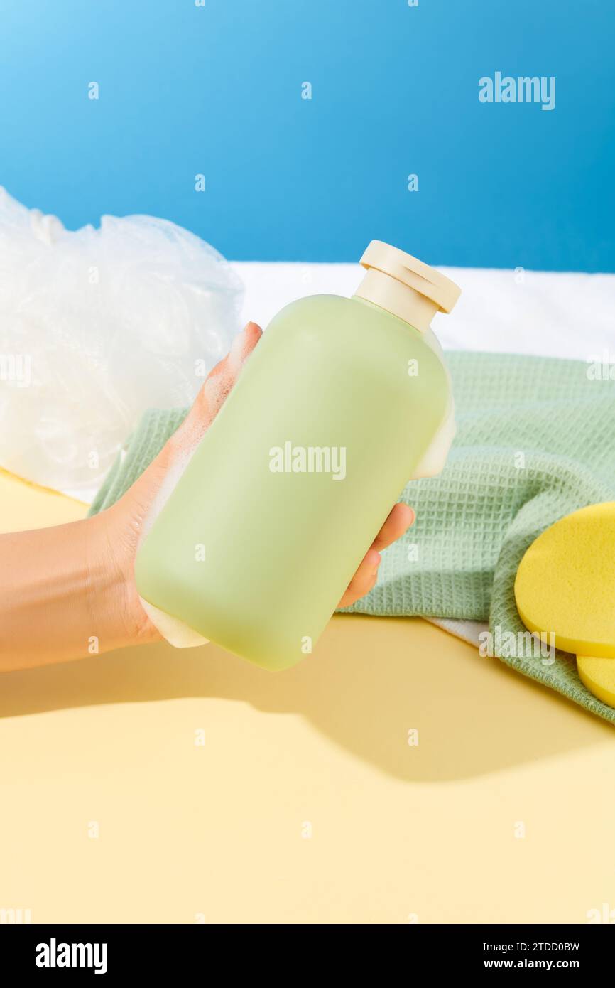 Hand holding shampoo bottle hi-res stock photography and images - Alamy