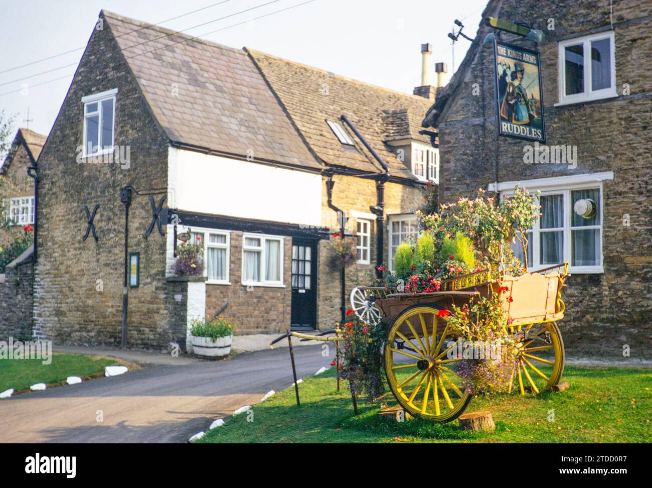 Vintage pub 1970s hi-res stock photography and images - Alamy