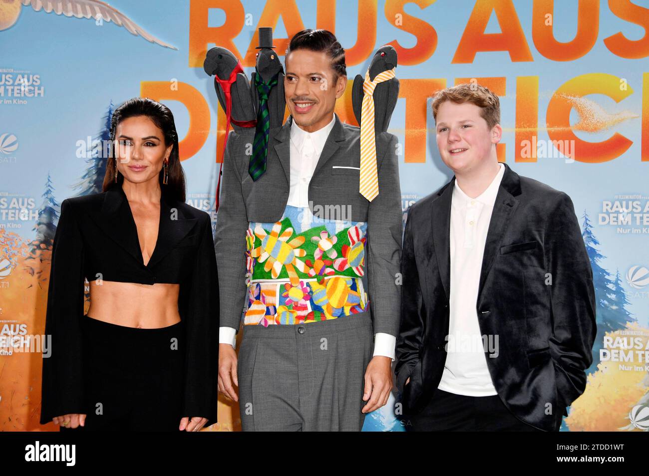 Nazan Eckes, Jorge Gonzalez und Julius Weckauf bei der Premiere des ...