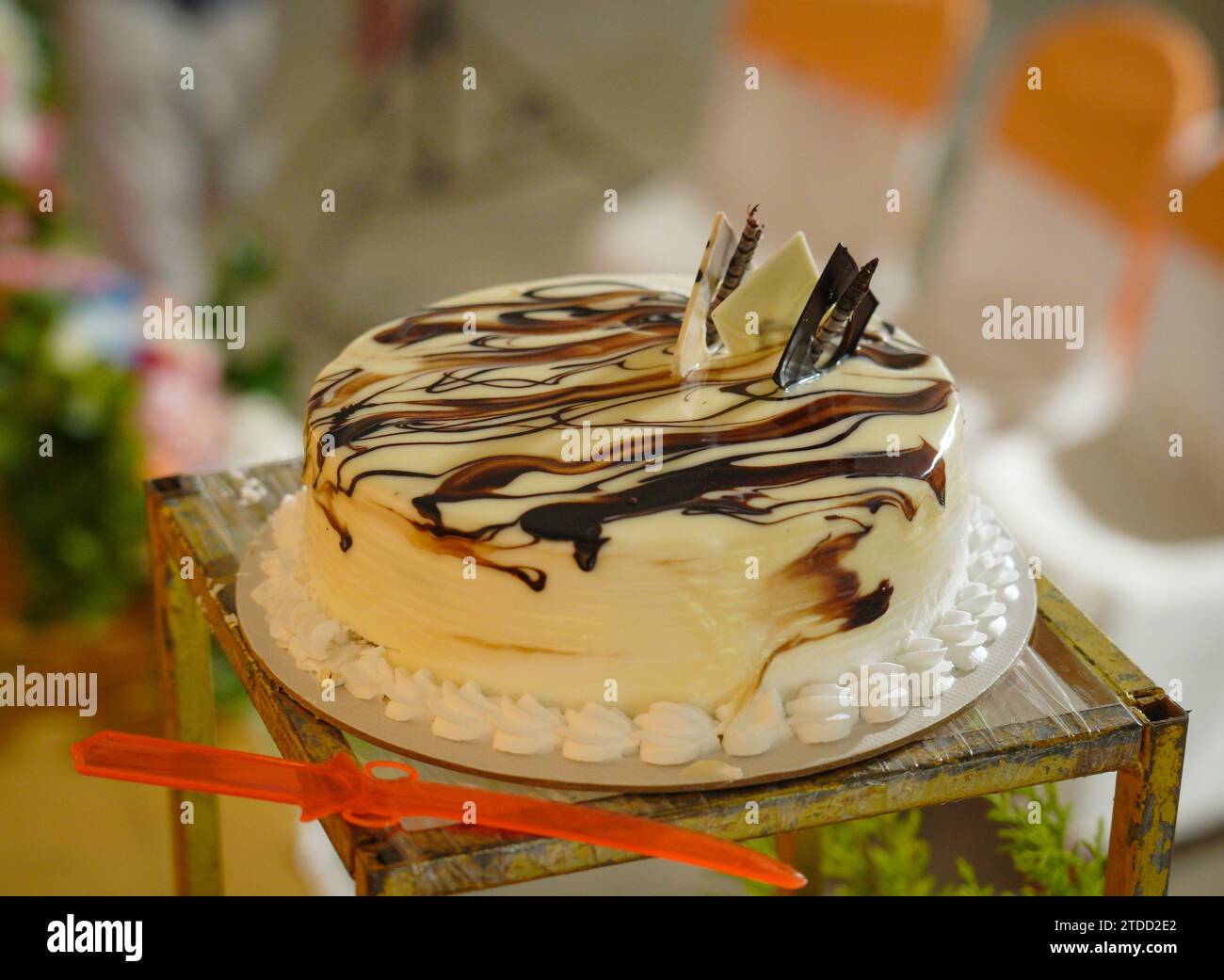 Teal cake hi-res stock photography and images - Alamy