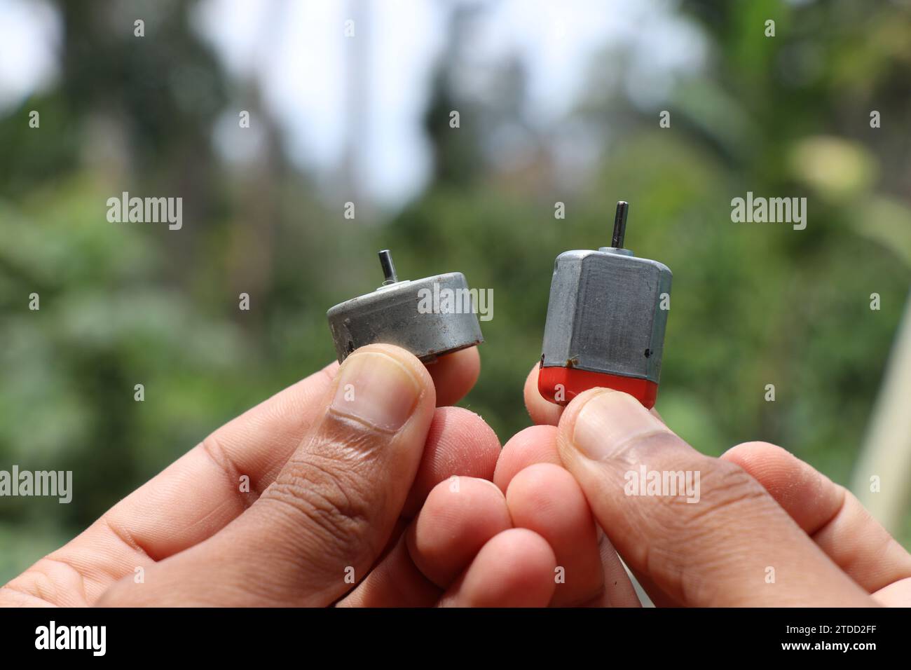 DC motor of two different types most commonly used in small radio ... DC motor of two different types most commonly used in small radio ...