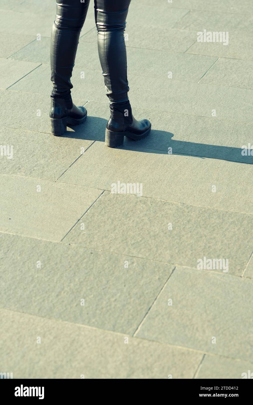 Female legs rear view hi-res stock photography and images - Alamy