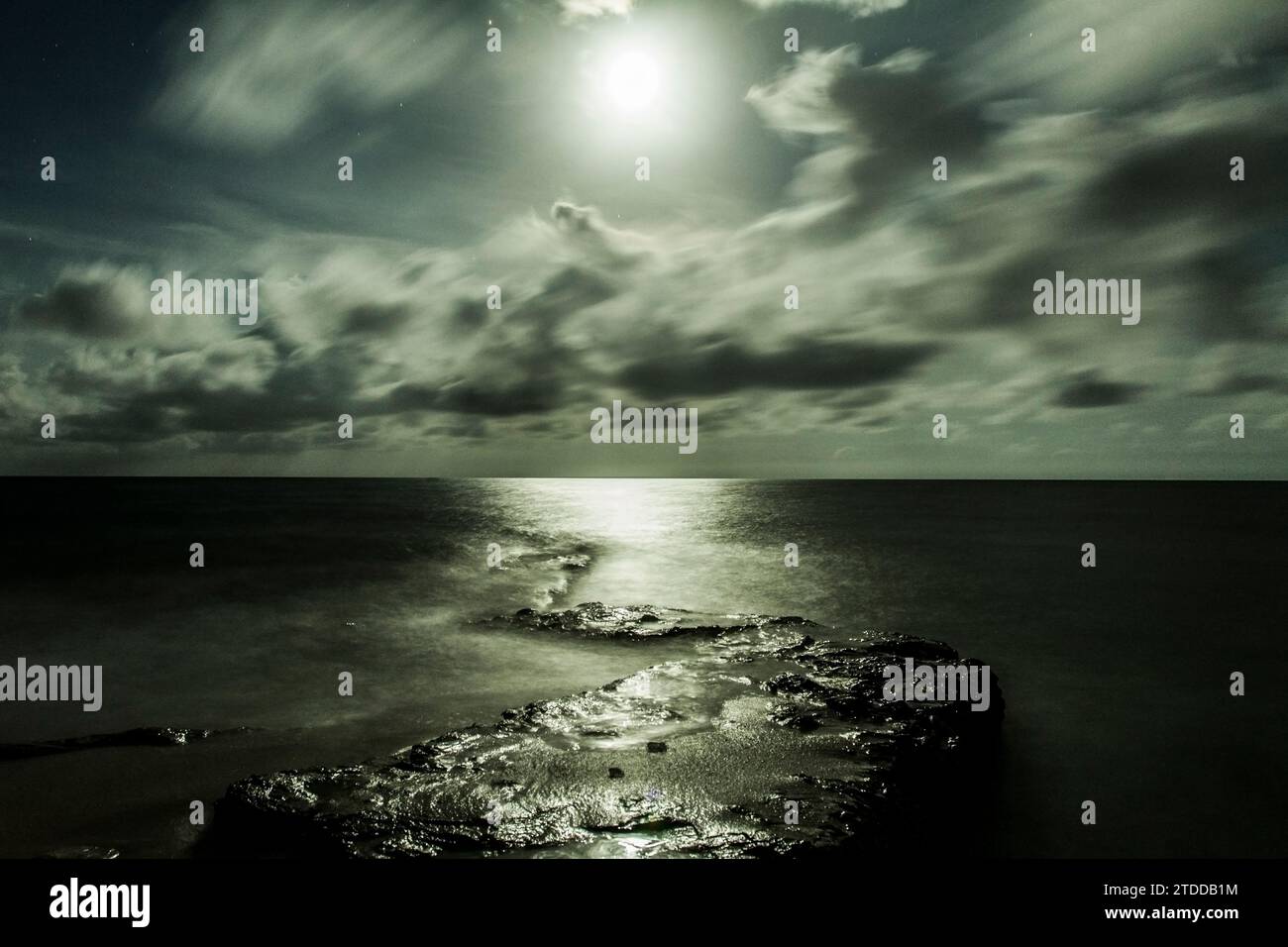 Stars over horizon hi-res stock photography and images - Alamy