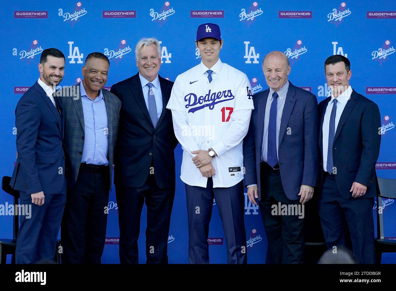 Los Angeles Dodgers' Shohei Ohtani (17) poses for photos with Brandon ...