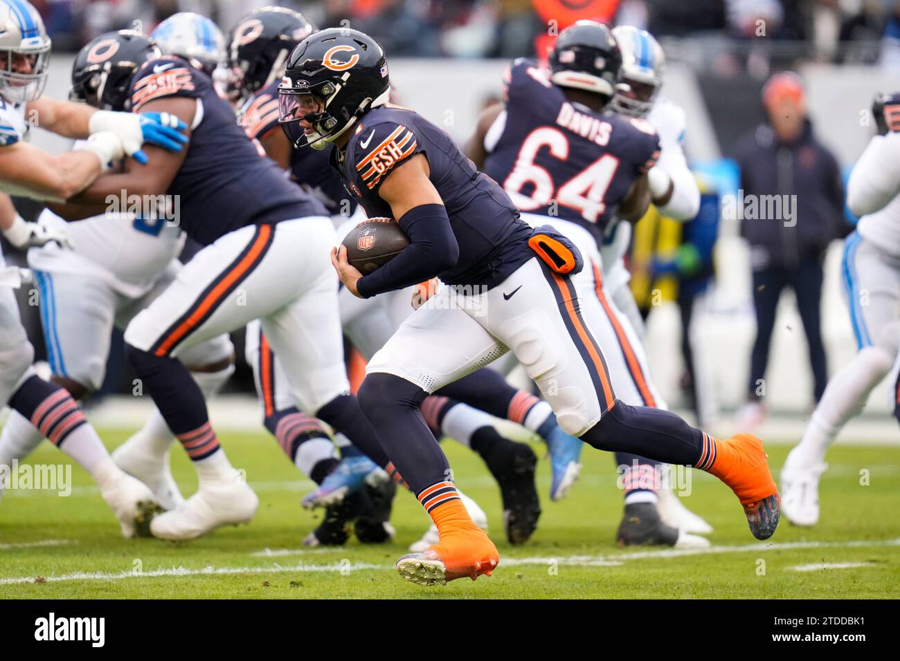 Chicago Bears quarterback Justin Fields (1) carries the ball during the ...