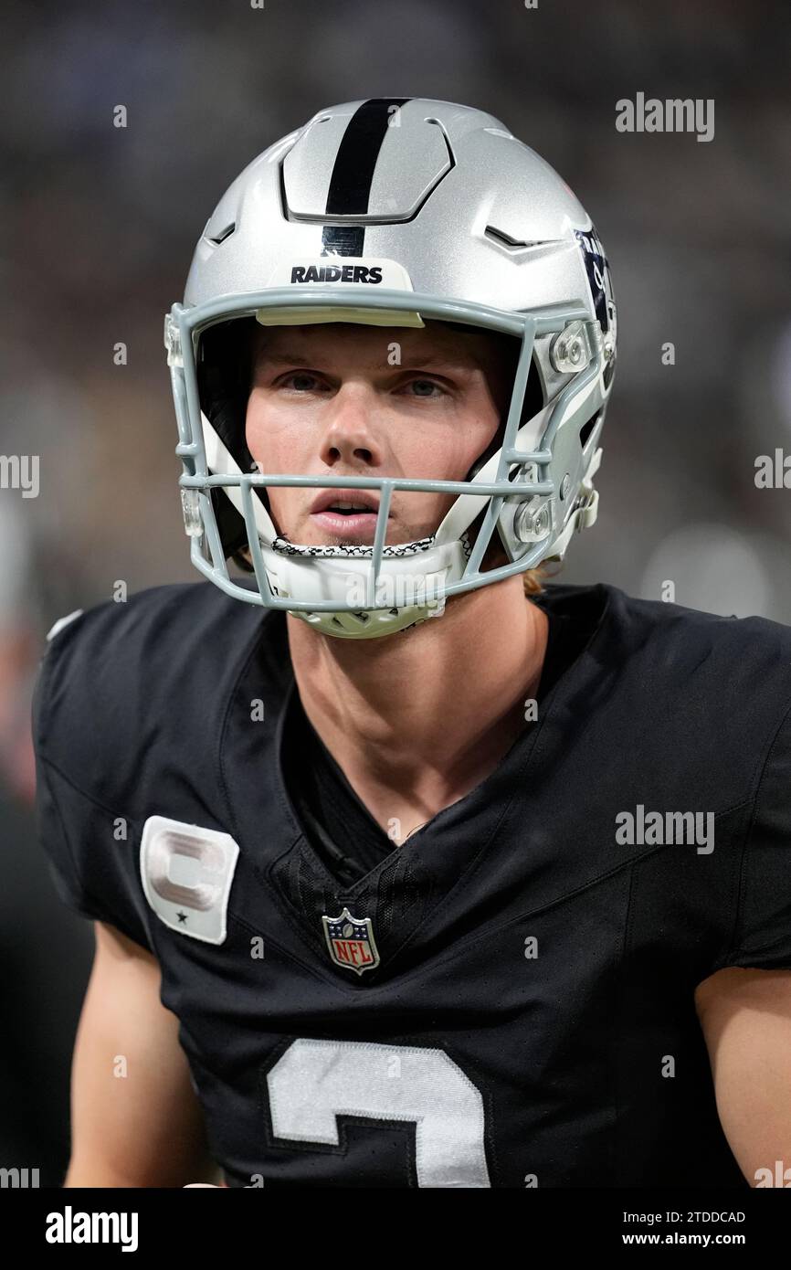 Las Vegas Raiders place kicker Daniel Carlson (2) during the first half ...