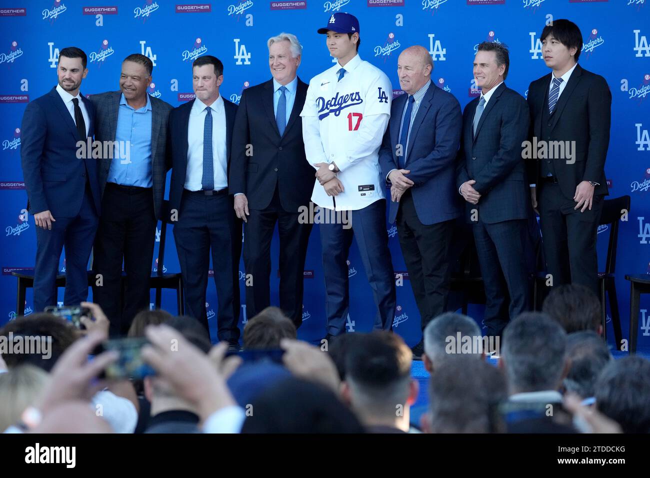 Los Angeles Dodgers' Shohei Ohtani (17) poses for photos with general ...