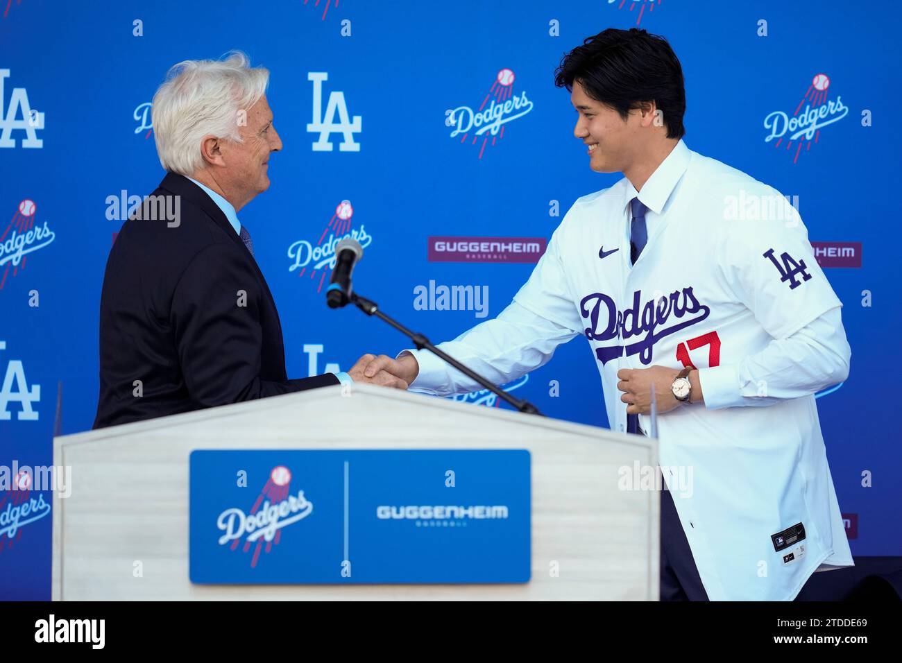 Los Angeles Dodgers' Shohei Ohtani, right, shakes hands with owner and ...