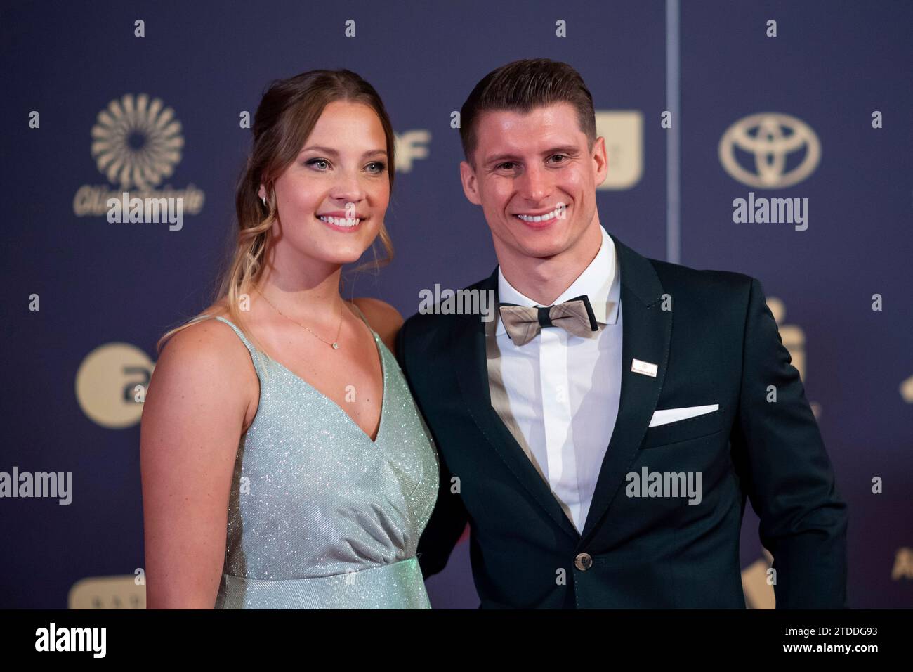 Lukas Dauser (Turnen) mit Ehefrau Viktoria Dauser auf dem roten Teppich ...