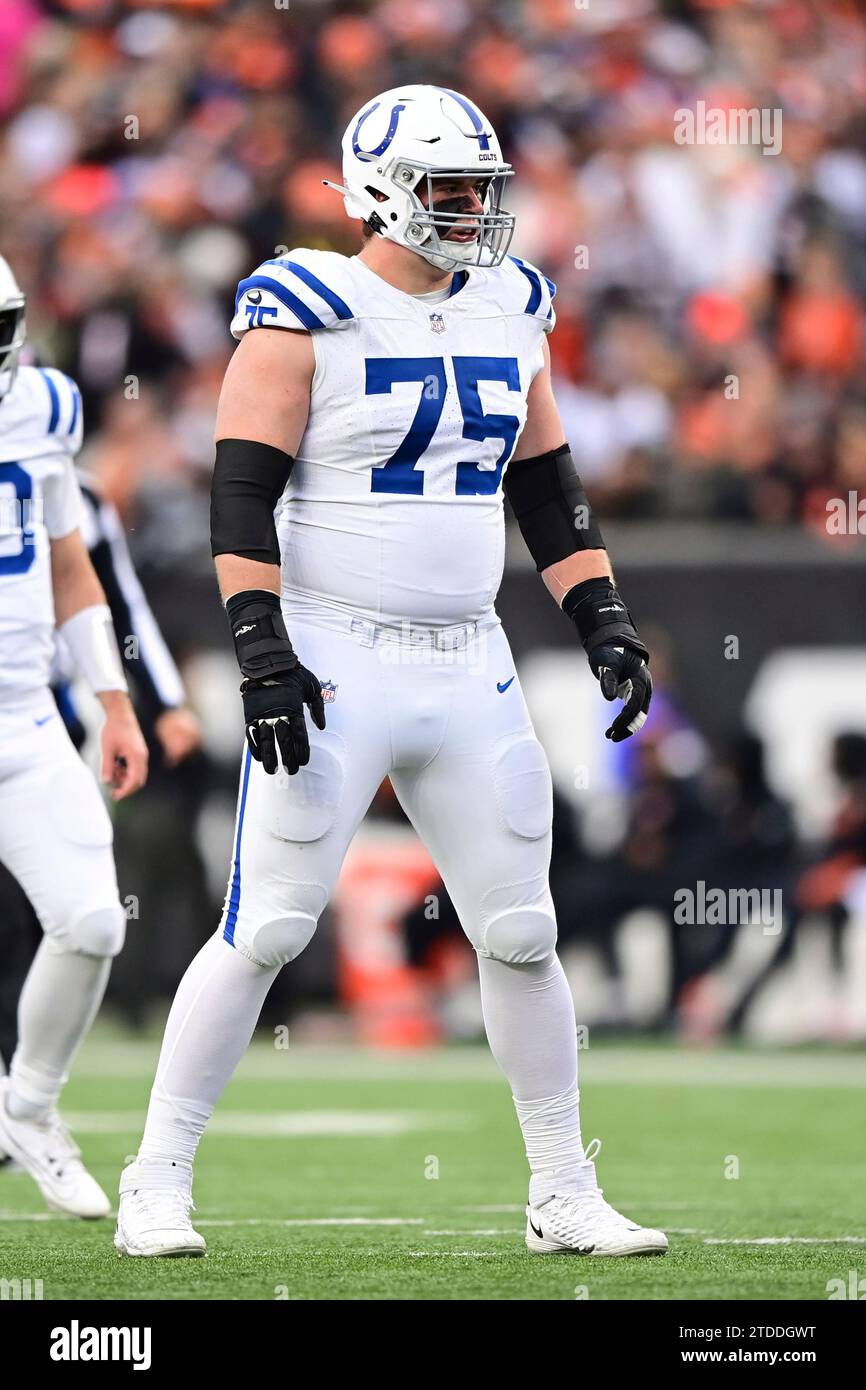 Indianapolis Colts guard Will Fries (75) lines up for the play during ...