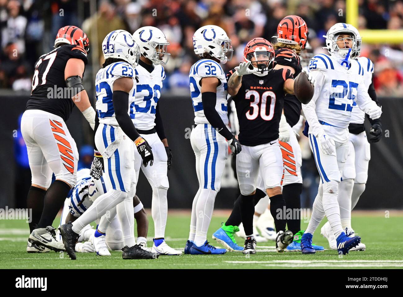 Cincinnati Bengals running back Chase Brown (30) celebrates a first ...
