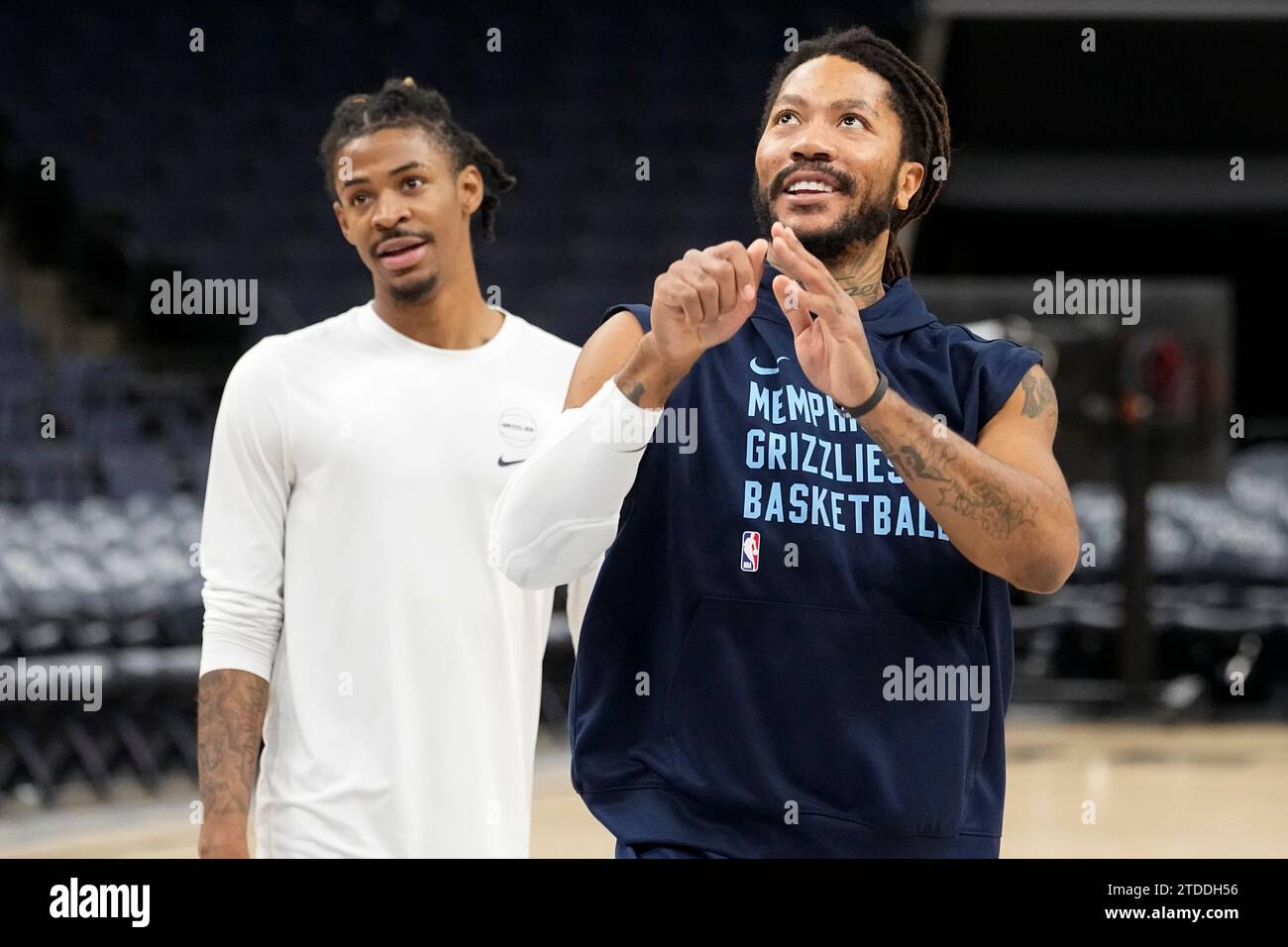 Memphis Grizzlies guard Derrick Rose, right, looks up at the basket as guard Ja Morant, left ...