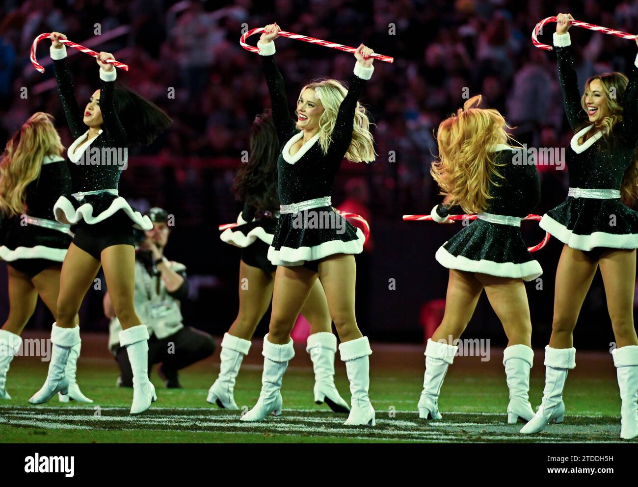 The Las Vegas Raiderettes cheerleading squad perform during half time ...
