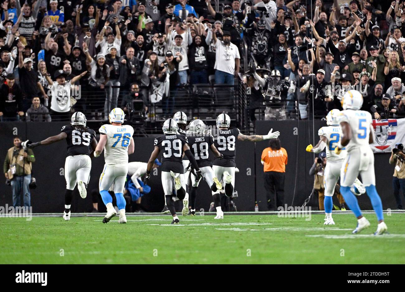 Las Vegas Raiders defensive tackle John Jenkins (95) runs in for a ...