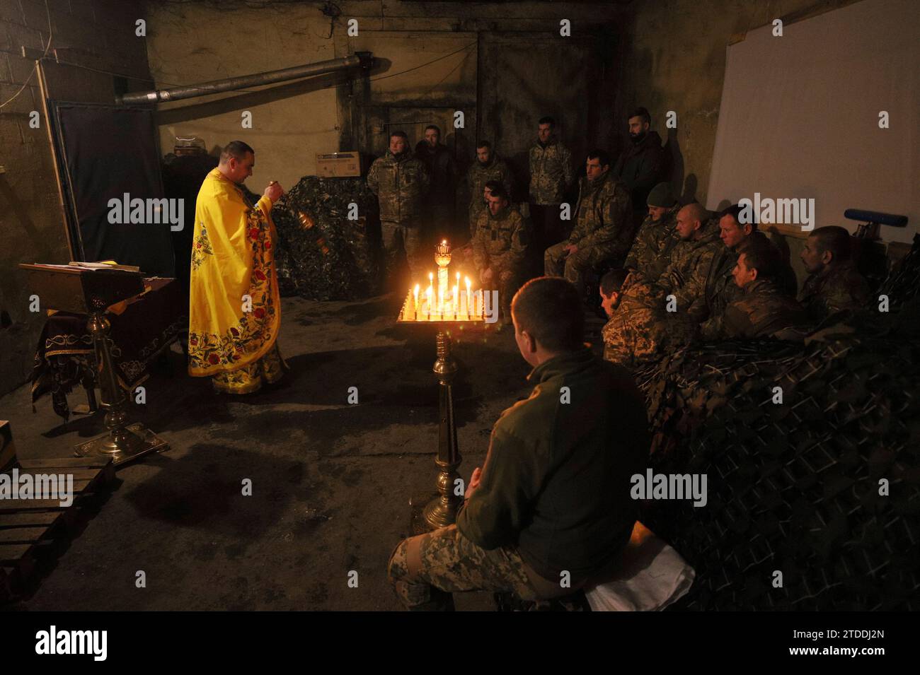 Chaplain Ivan of the Orthodox Church of Ukraine prays with Ukrainian ...