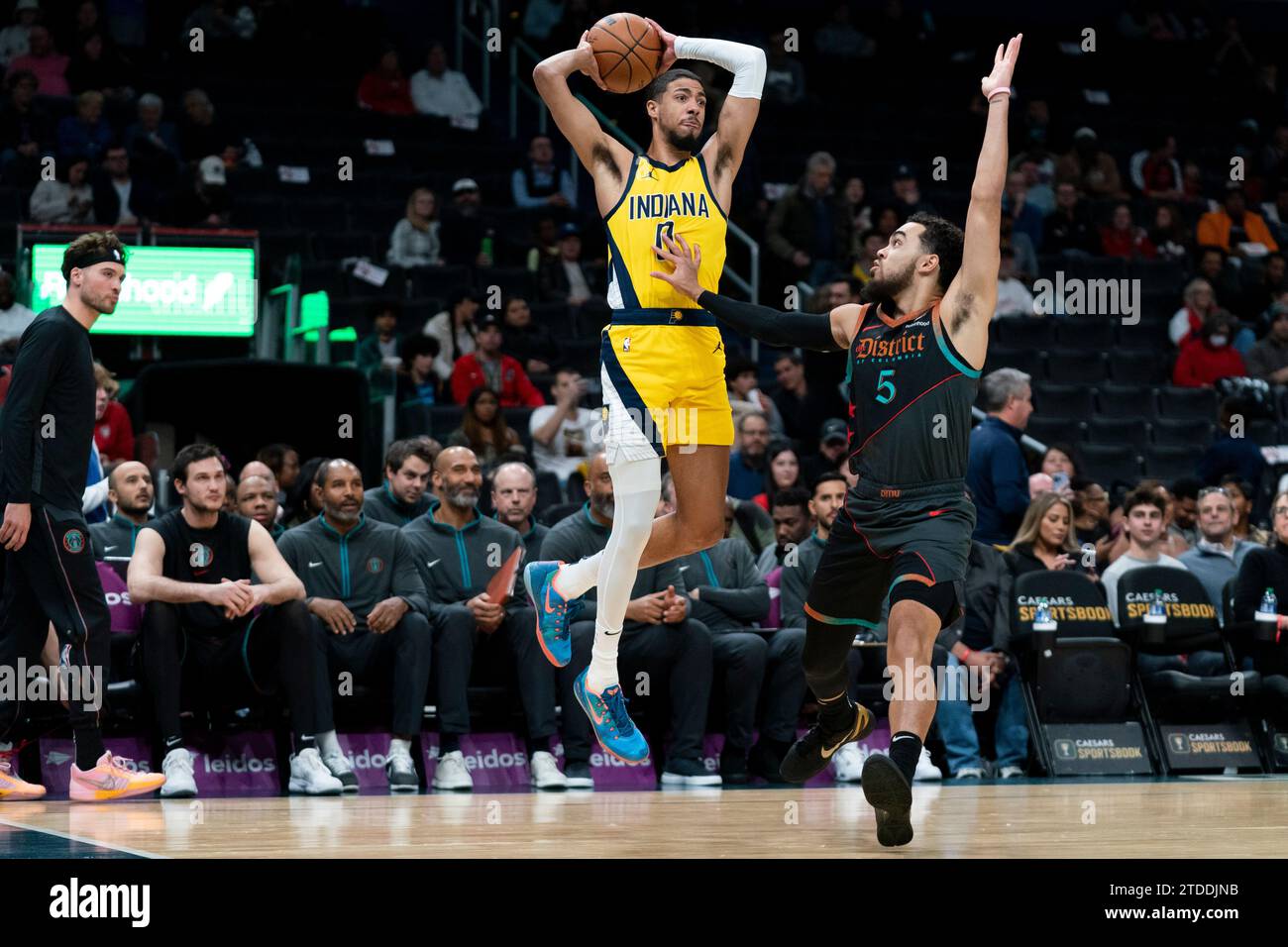 Indiana Pacers guard Tyrese Haliburton (0) looks to pass the ball in ...