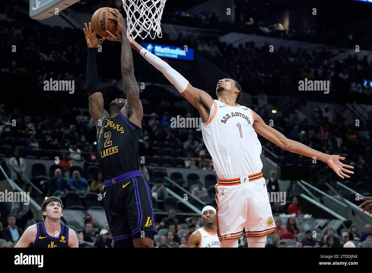 Los Angeles Lakers forward Jarred Vanderbilt (2) and San Antonio Spurs ...