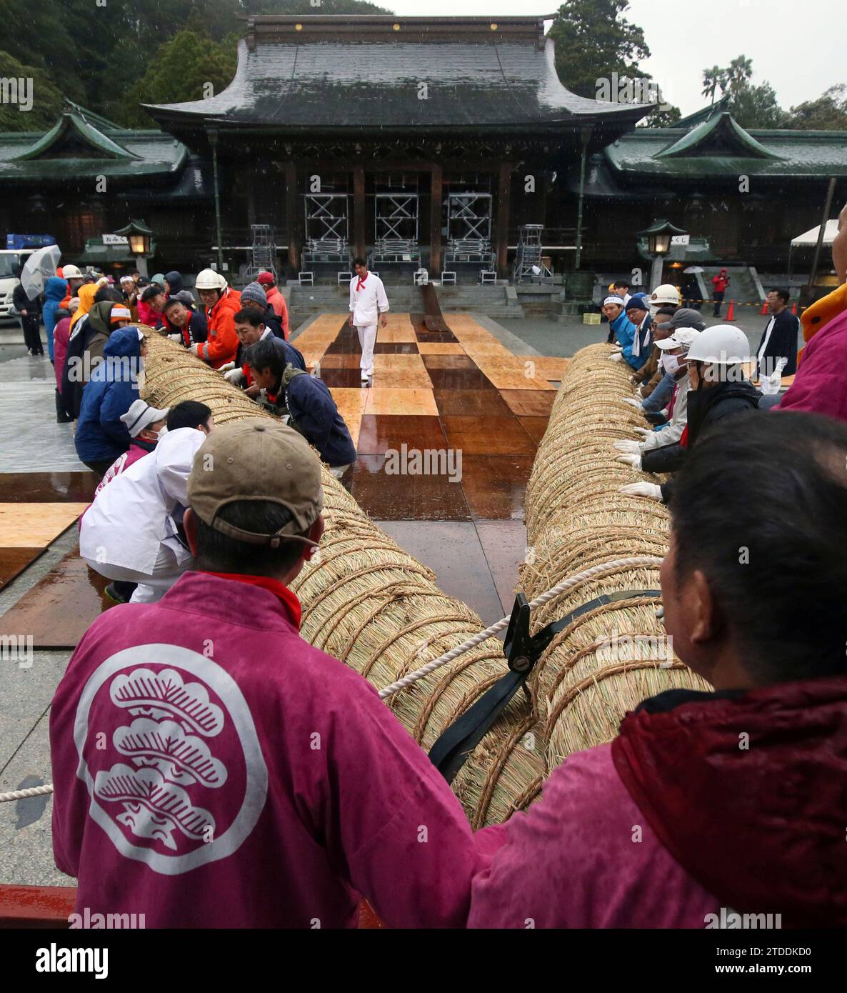 People make a largest sacred straw rope during an annual event at ...