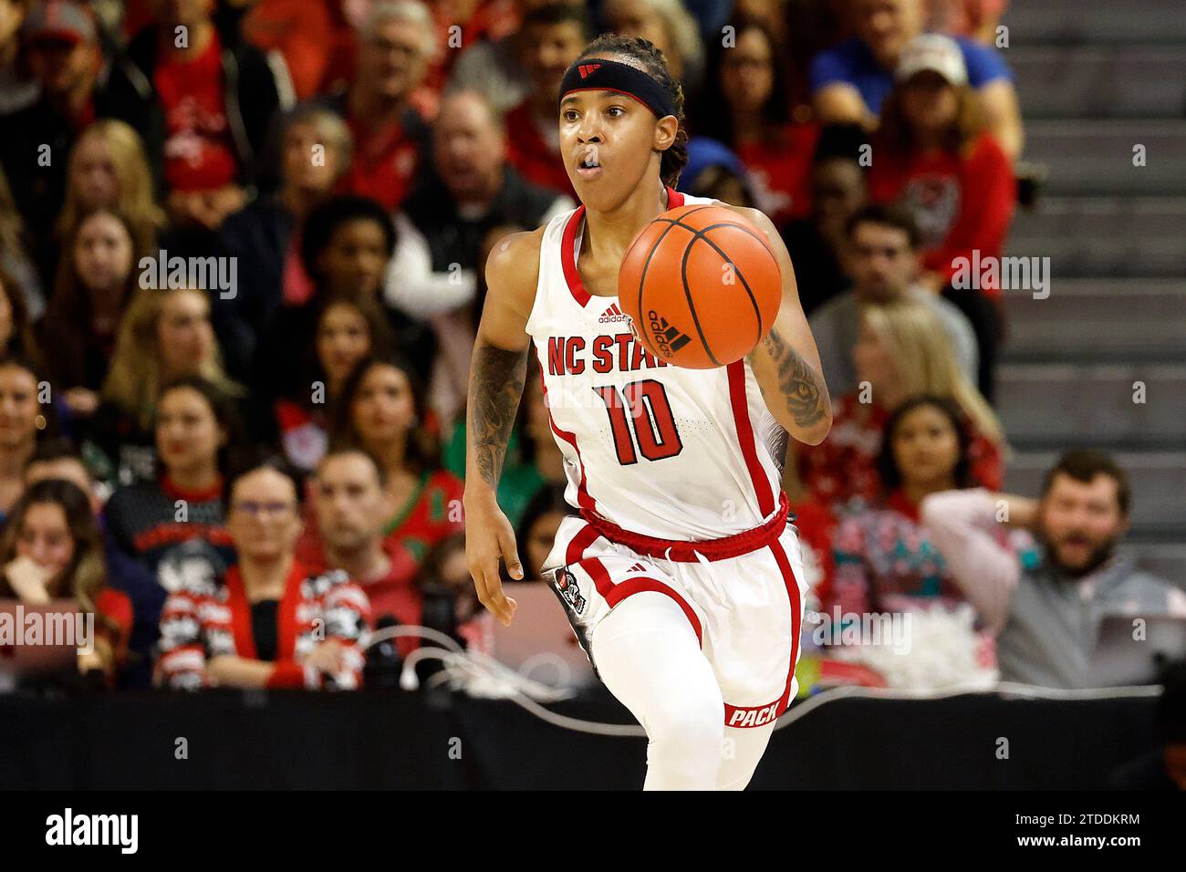 North Carolina State's Zoe Brooks (35) brings the ball up the court ...
