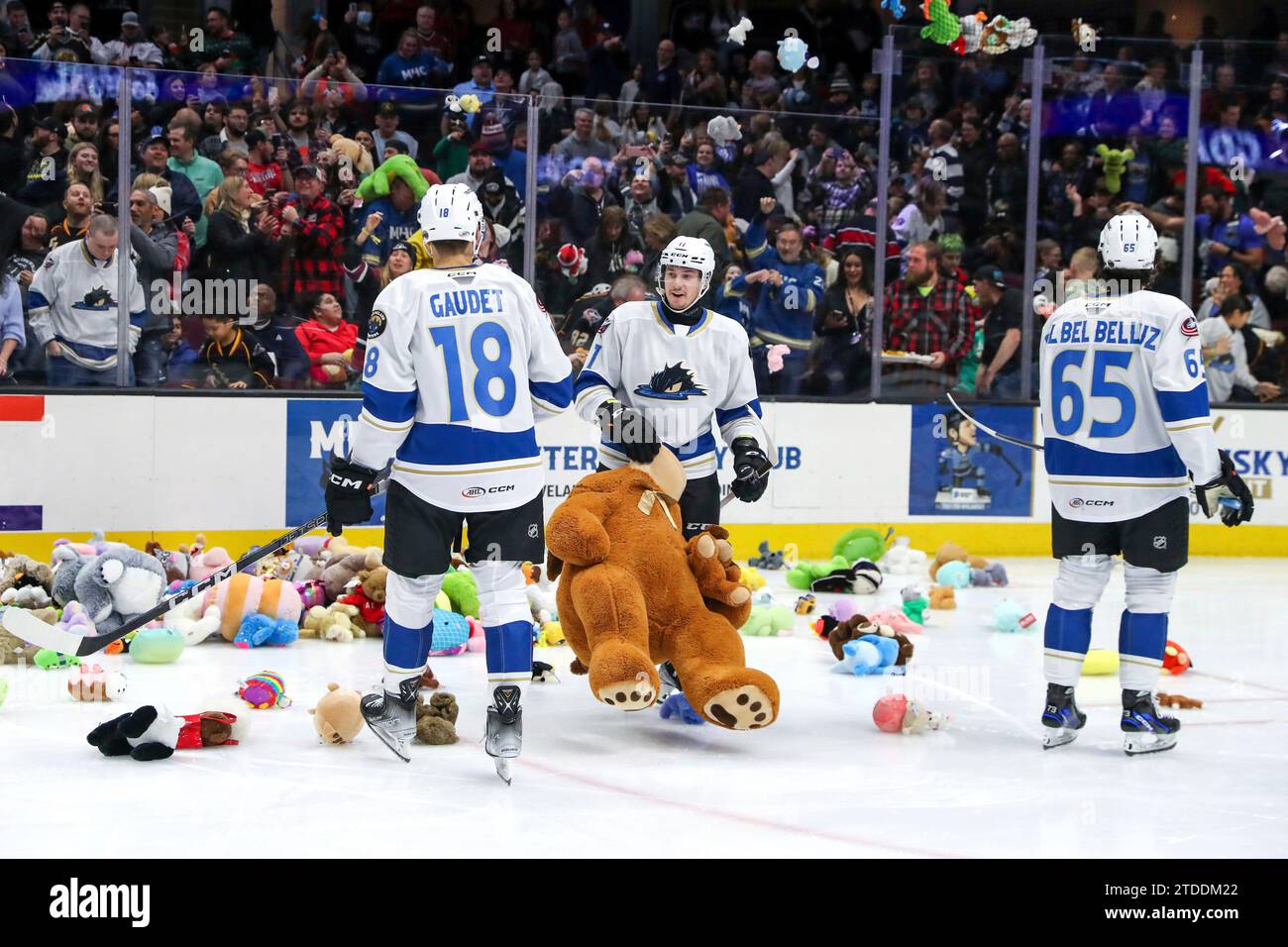CLEVELAND, OH - DECEMBER 15: Cleveland Monsters players help to clear ...