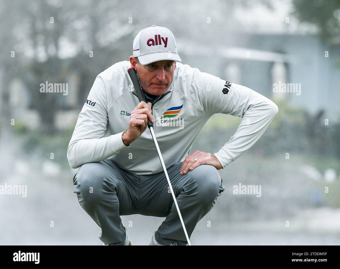 Orlando, United States. 17th Dec, 2023. Jim Furyk lines up a putt at ...