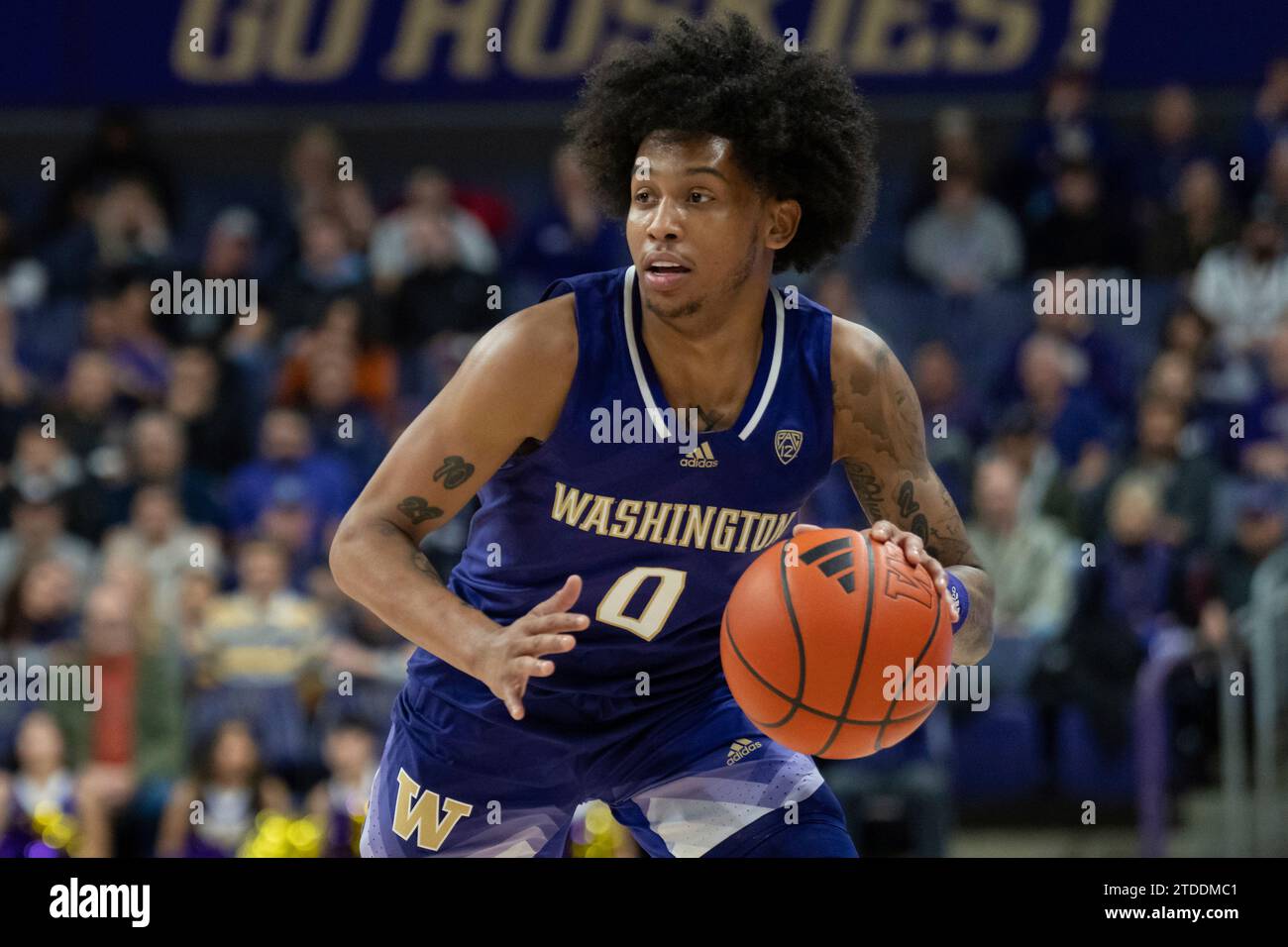 Washington's Koren Johnson dribbles the ball of an NCAA college ...
