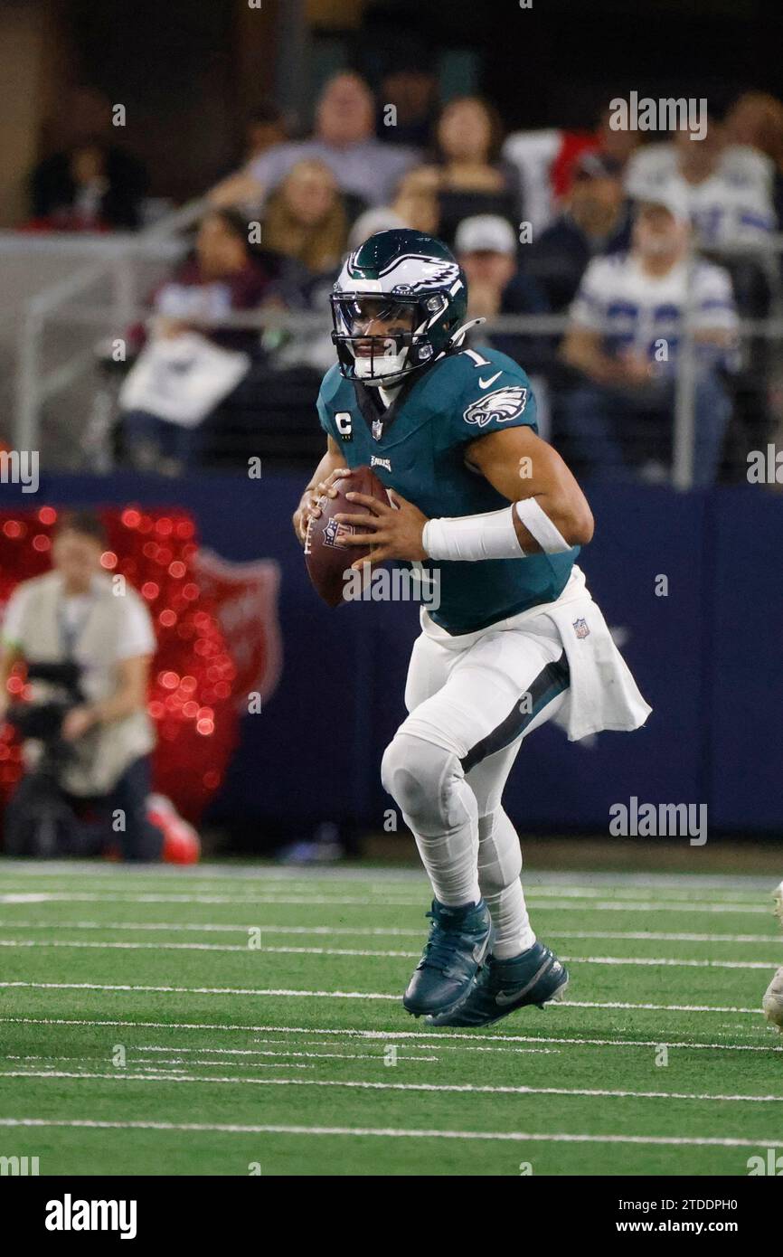 Philadelphia Eagles quarterback Jalen Hurts (1) prepares to throw ...