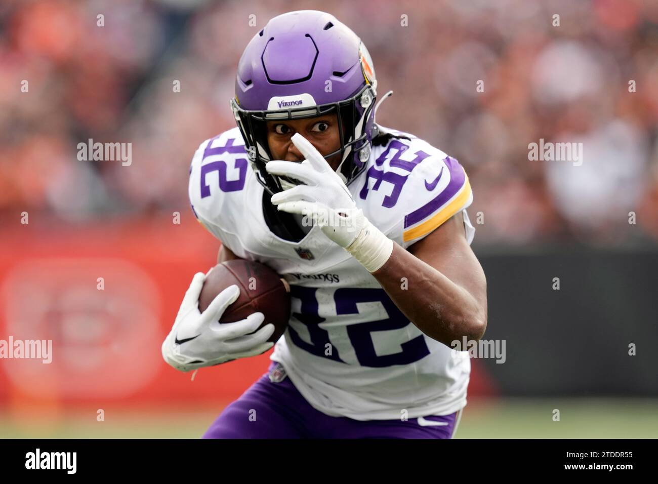 Minnesota Vikings running back Ty Chandler (32) carries against the ...