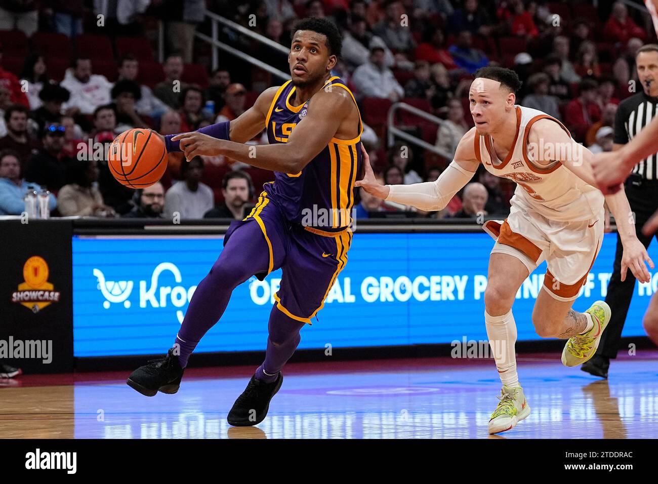 LSU guard Jordan Wright (6) is pursued by Texas guard Chendall Weaver ...