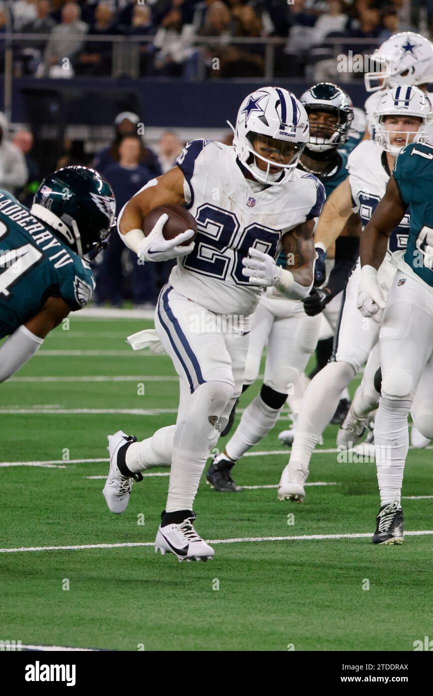 Dallas Cowboys running back Tony Pollard (20) runs Philadelphia Eagles ...