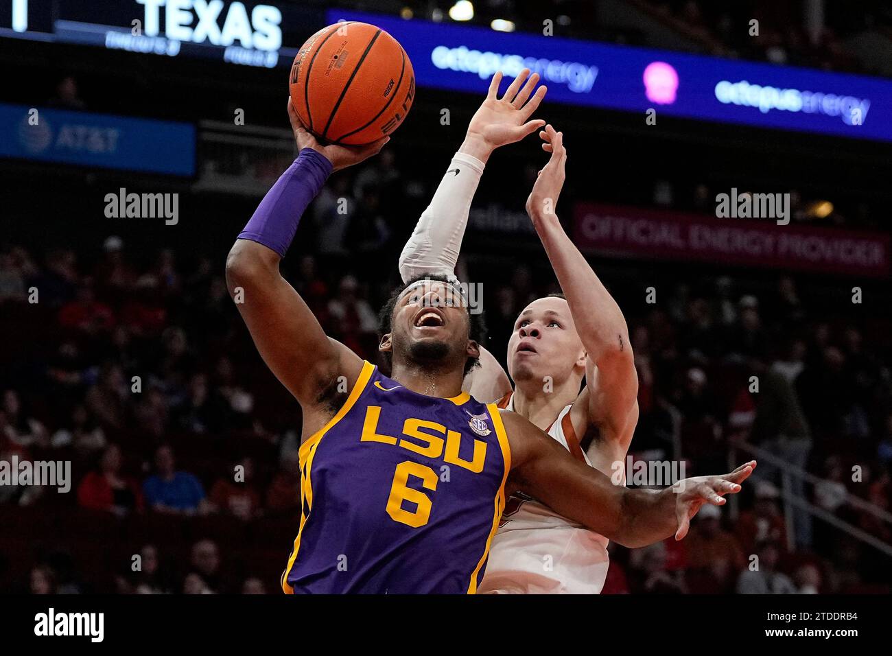 LSU guard Jordan Wright (6) is blocked by Texas guard Chendall Weaver ...