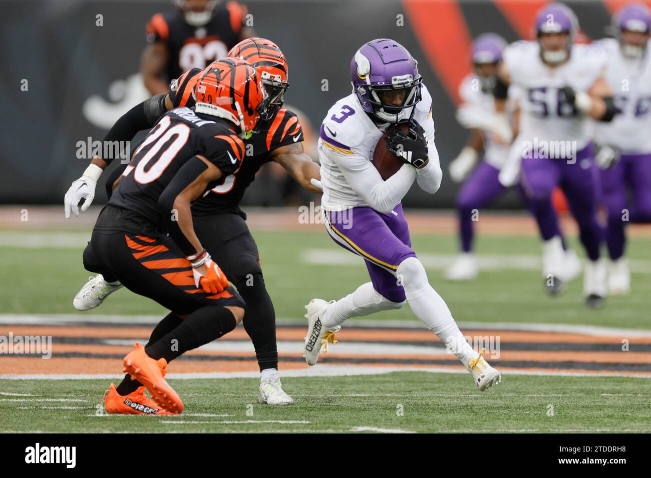 Minnesota Vikings wide receiver Jordan Addison (3) makes a catch ...