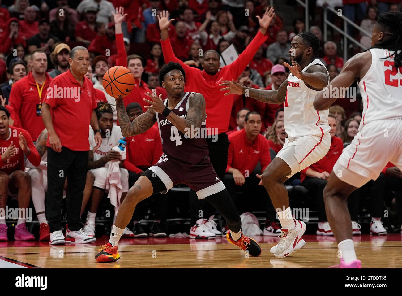 Texas A&M guard Wade Taylor IV (4) is trapped in the corner during the ...