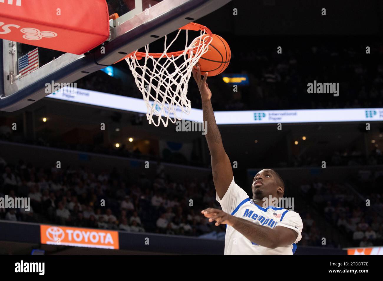 Memphis forward David Jones (8) shoots an uncontested layup during the ...