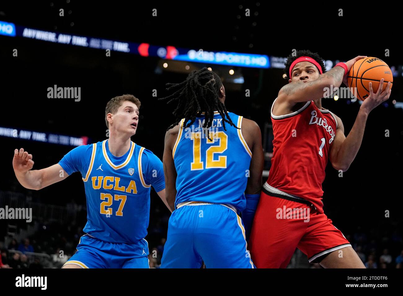 Ohio State' Roddy Gayle Jr. (1) looks to pass the ball during the first ...