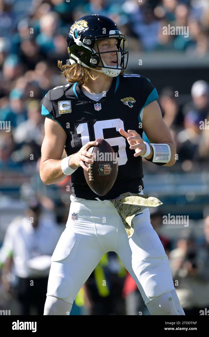 Jacksonville Jaguars quarterback Trevor Lawrence (16) looks for a ...