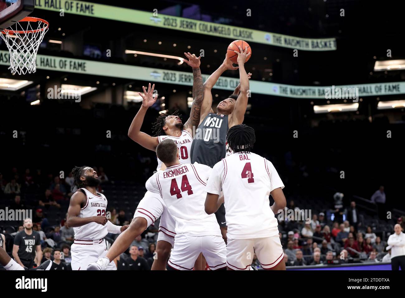 PHOENIX, AZ - DECEMBER 16: Washington State Cougars forward Jaylen ...