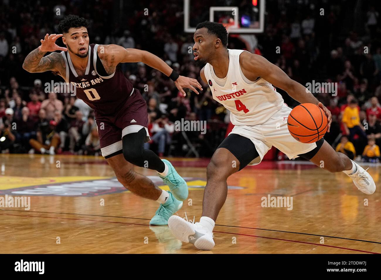 Texas A&M guard Jace Carter (0) pursues Houston guard L.J. Cryer (4 ...