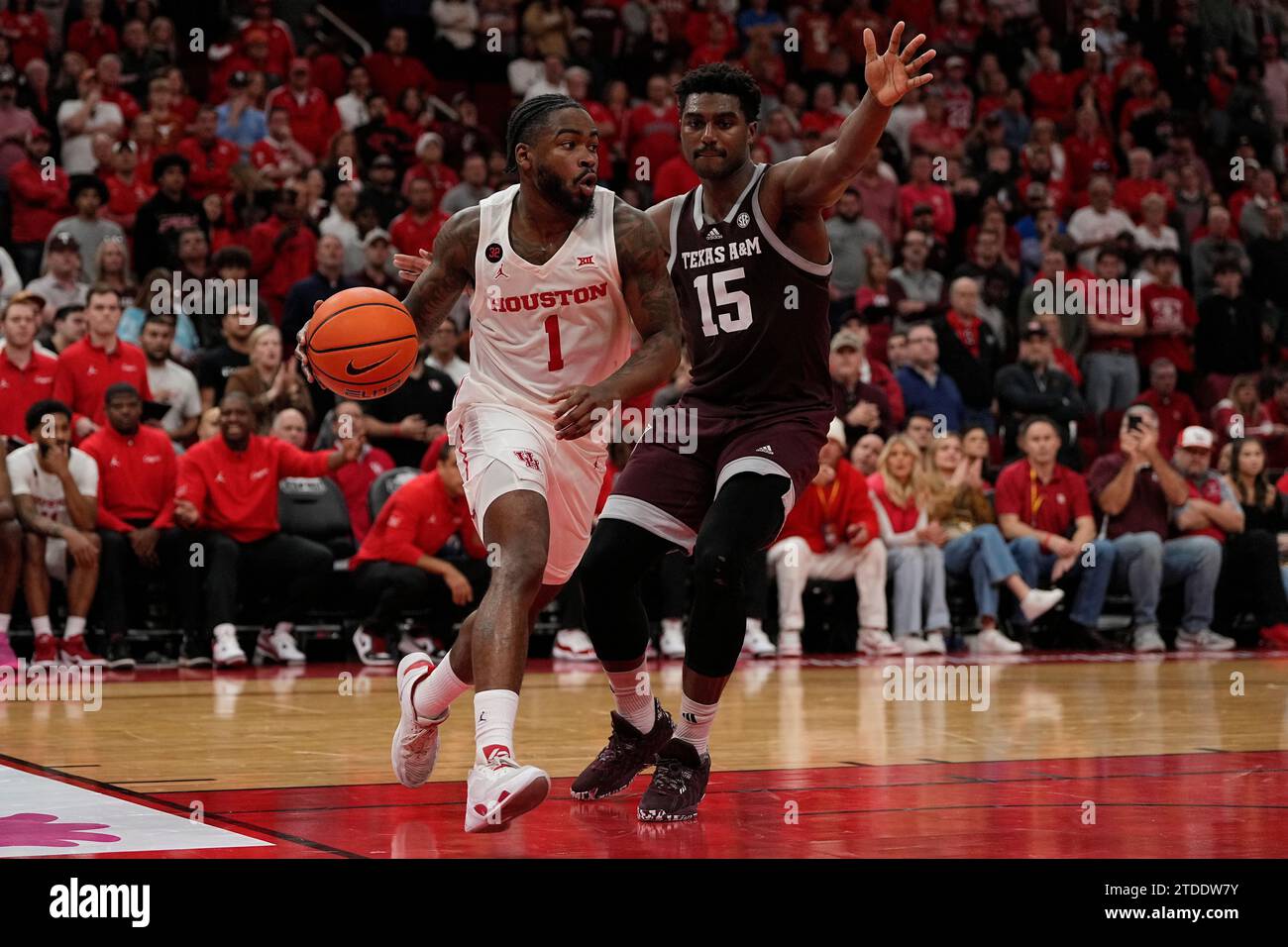 Houston guard Jamal Shead (1) drives on Texas A&M forward Henry Coleman ...