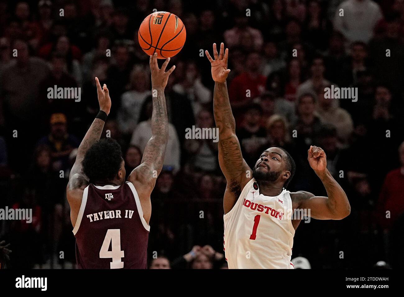 Texas A&M guard Wade Taylor IV (4) misses a shot under pressure from ...