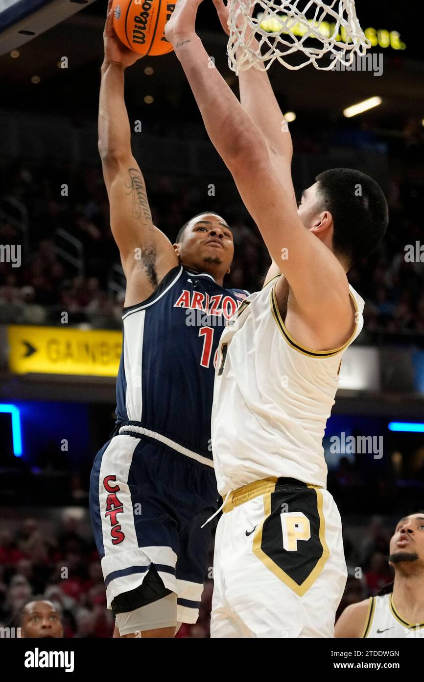 Arizona forward Keshad Johnson, left, dunks in front of Purdue center ...