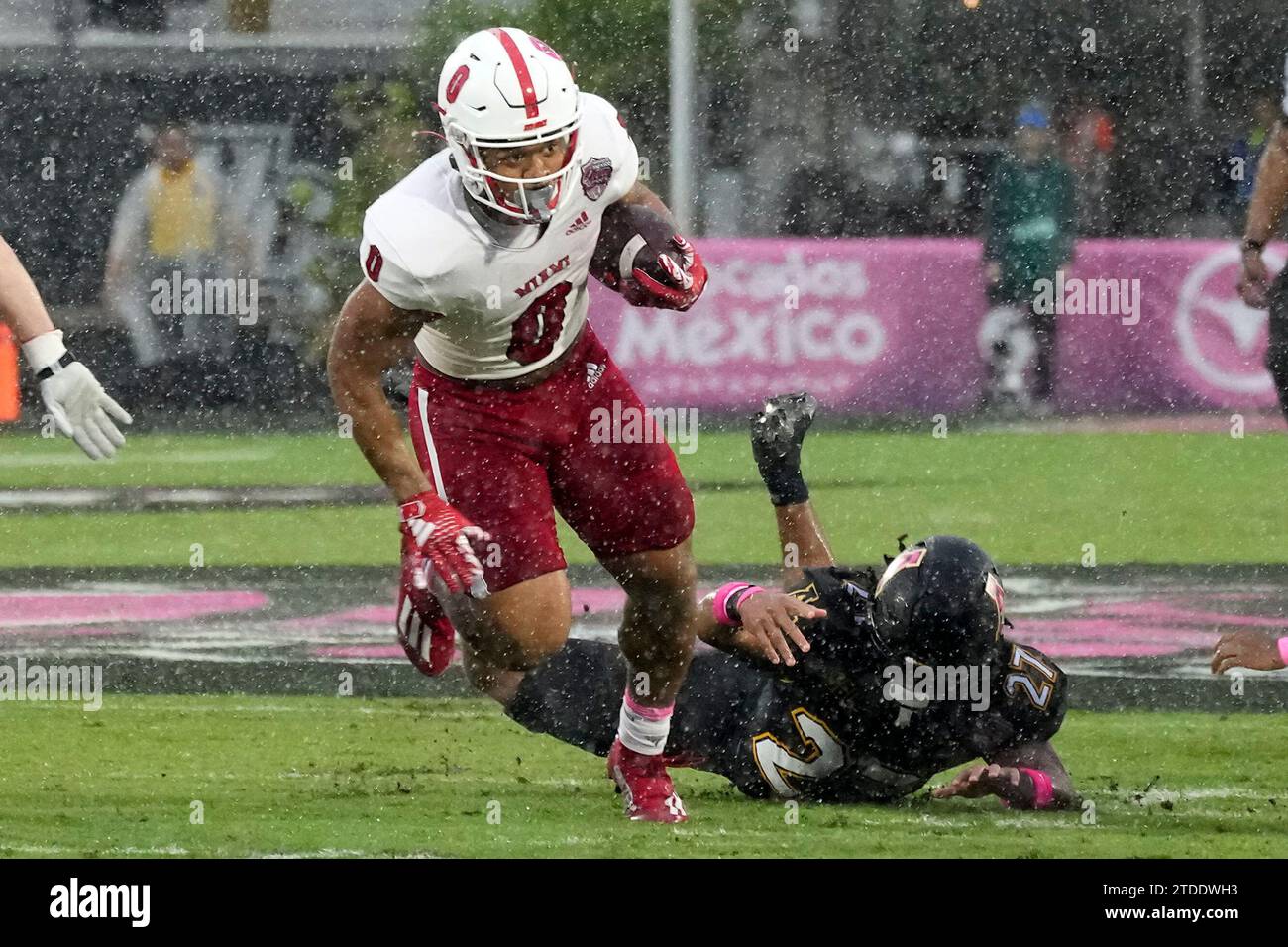 Miami (Ohio) running back Rashad Amos (0) gets past Appalachian State ...