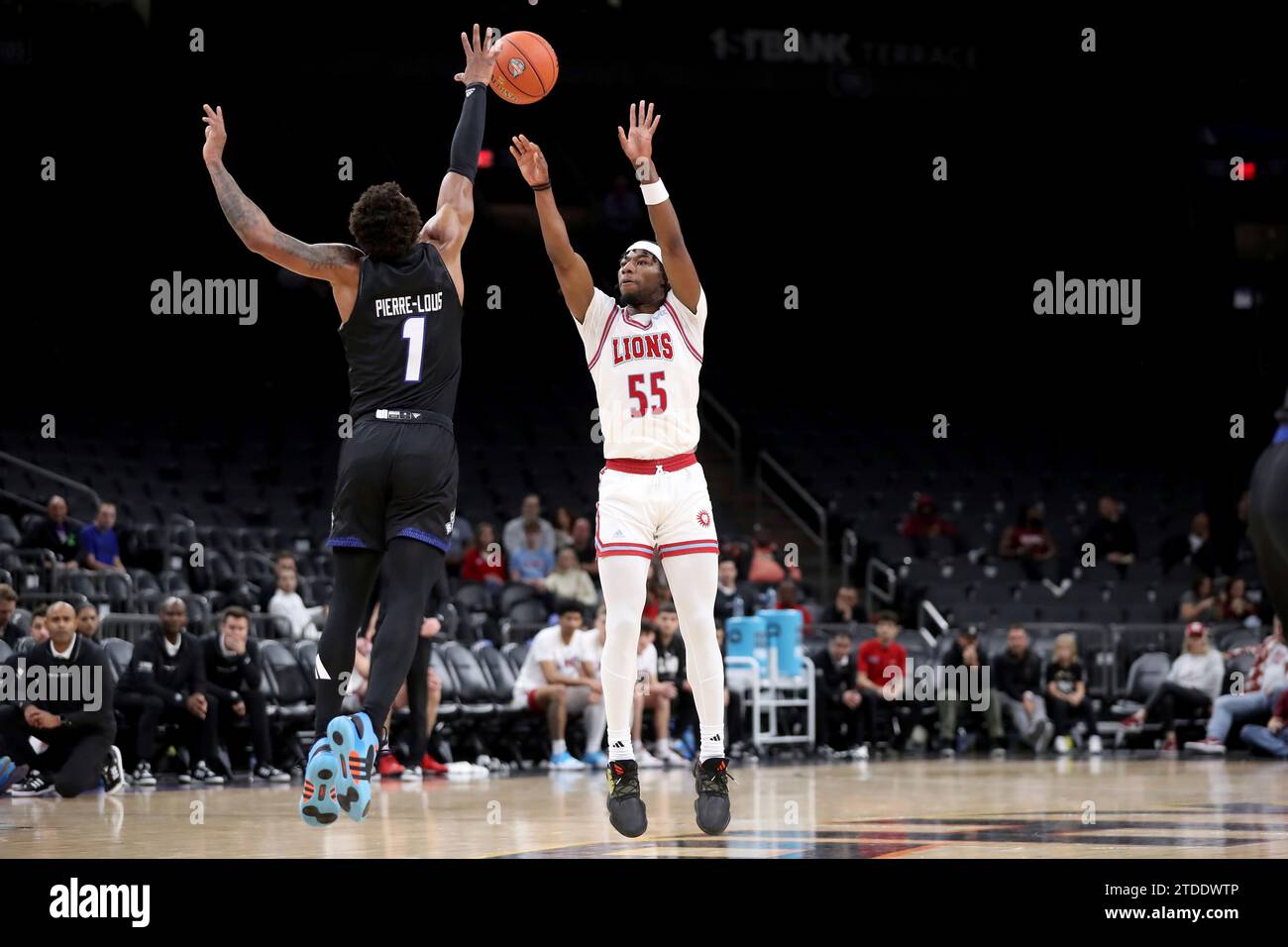 PHOENIX, AZ - DECEMBER 16: Loyola Marymount Lions guard Dominick Harris ...