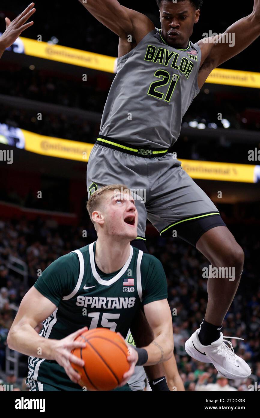 Michigan State center Carson Cooper (15) looks to shoot against Baylor ...