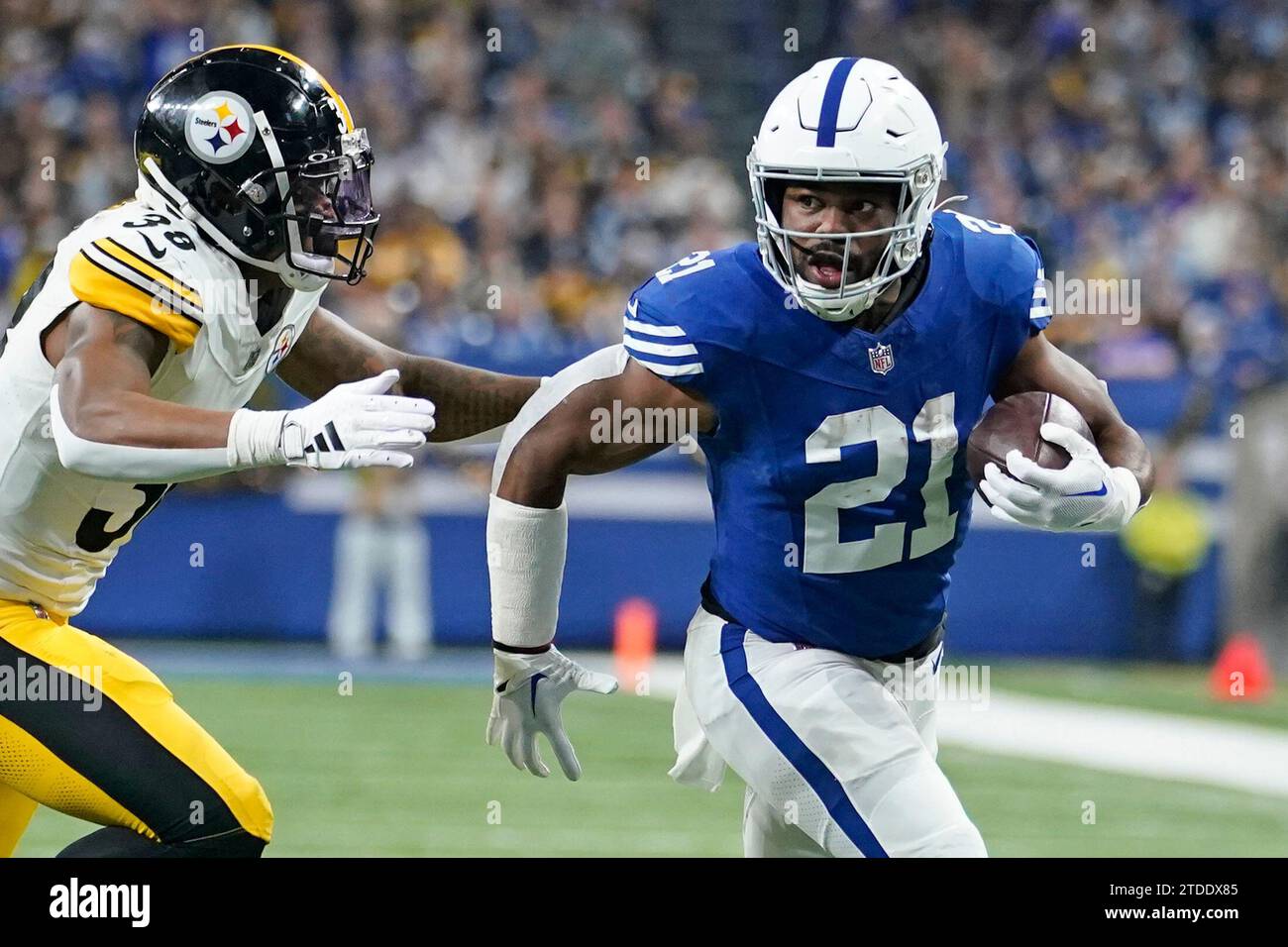 Indianapolis Colts running back Zack Moss (21) gets past Pittsburgh ...