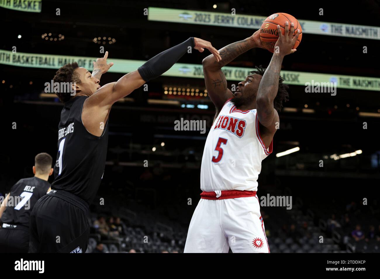 PHOENIX, AZ - DECEMBER 16: Loyola Marymount Lions guard Justin Wright ...